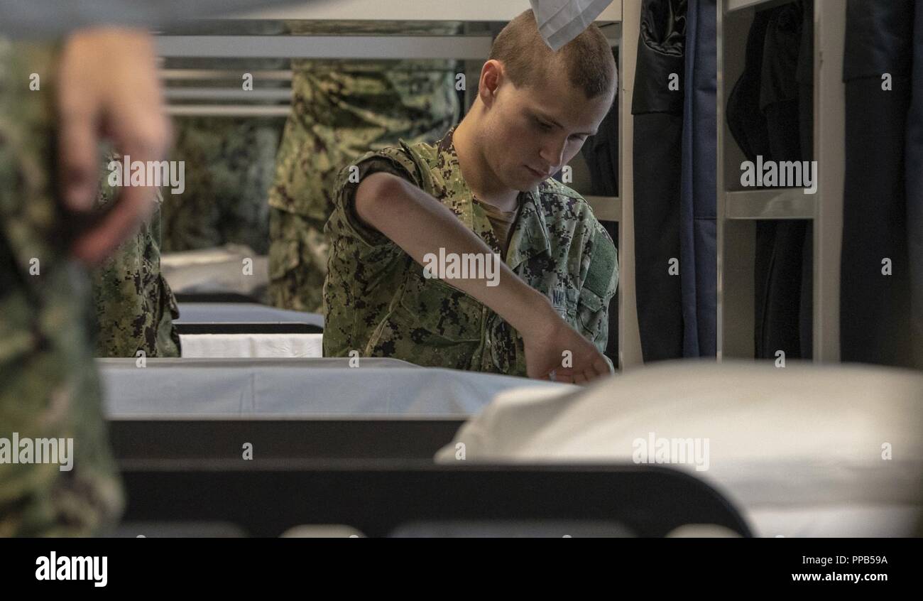 GREAT LAKES, Ill. (Aug. 16, 2018) Recruits make thier racks inside ...