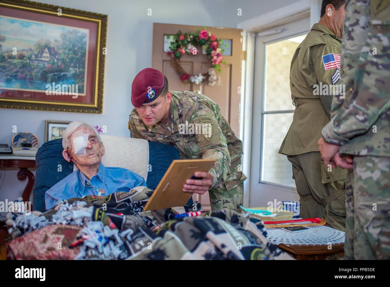 1st battalion 507th infantry regiment hi-res stock photography and ...