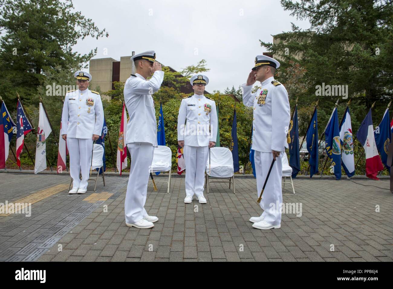 BANGOR, Wash. (Aug. 17, 2018) Cmdr. Edward Fultz, right, from Three ...