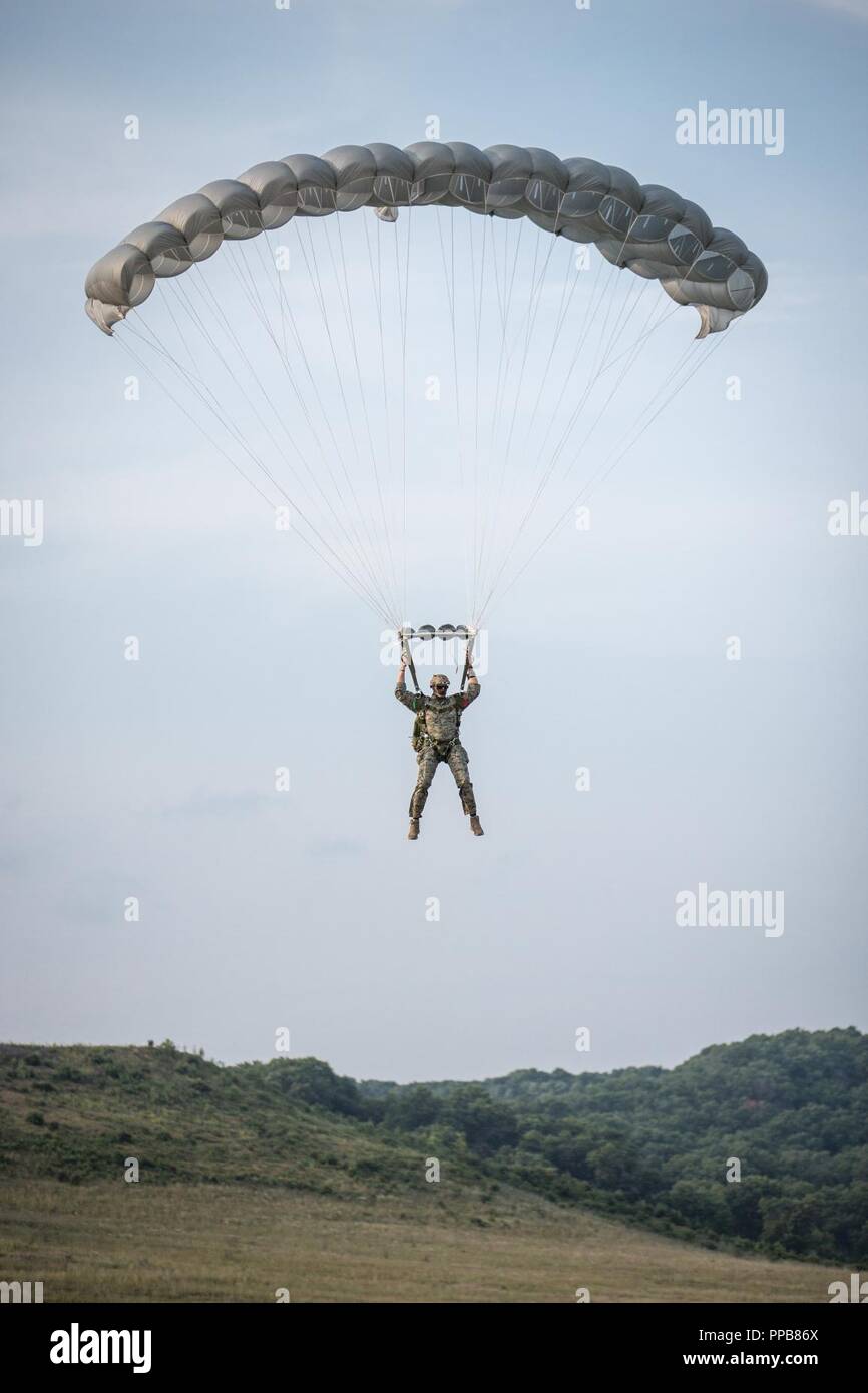 U.S. Marines from 4th Reconnaissance Battalion, 4th marine Division ...