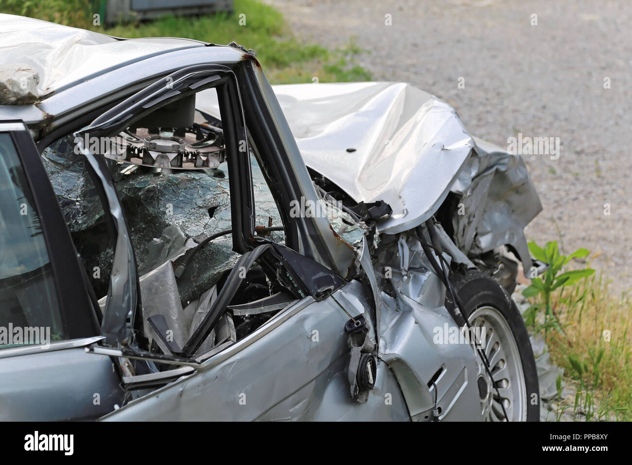High speed head on car collision traffic accident Stock Photo - Alamy