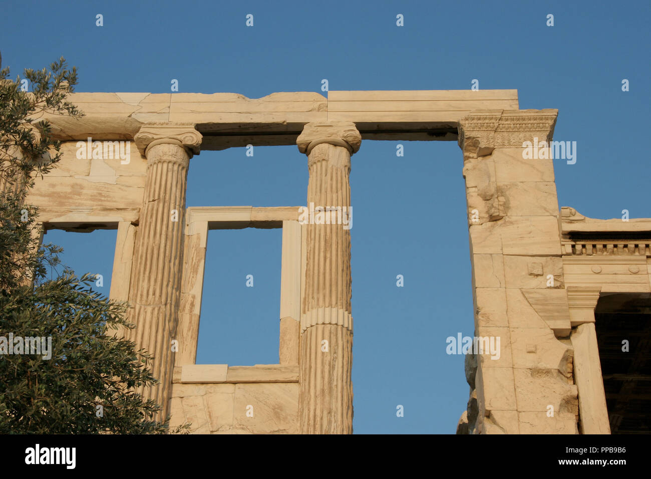 Greek temple style portico hi-res stock photography and images - Alamy