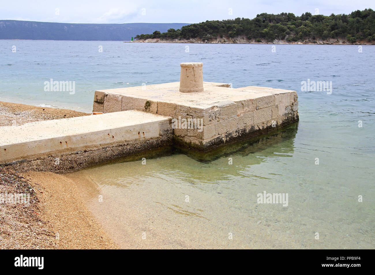 Mooring bollard post at pier for docking boats Stock Photo - Alamy