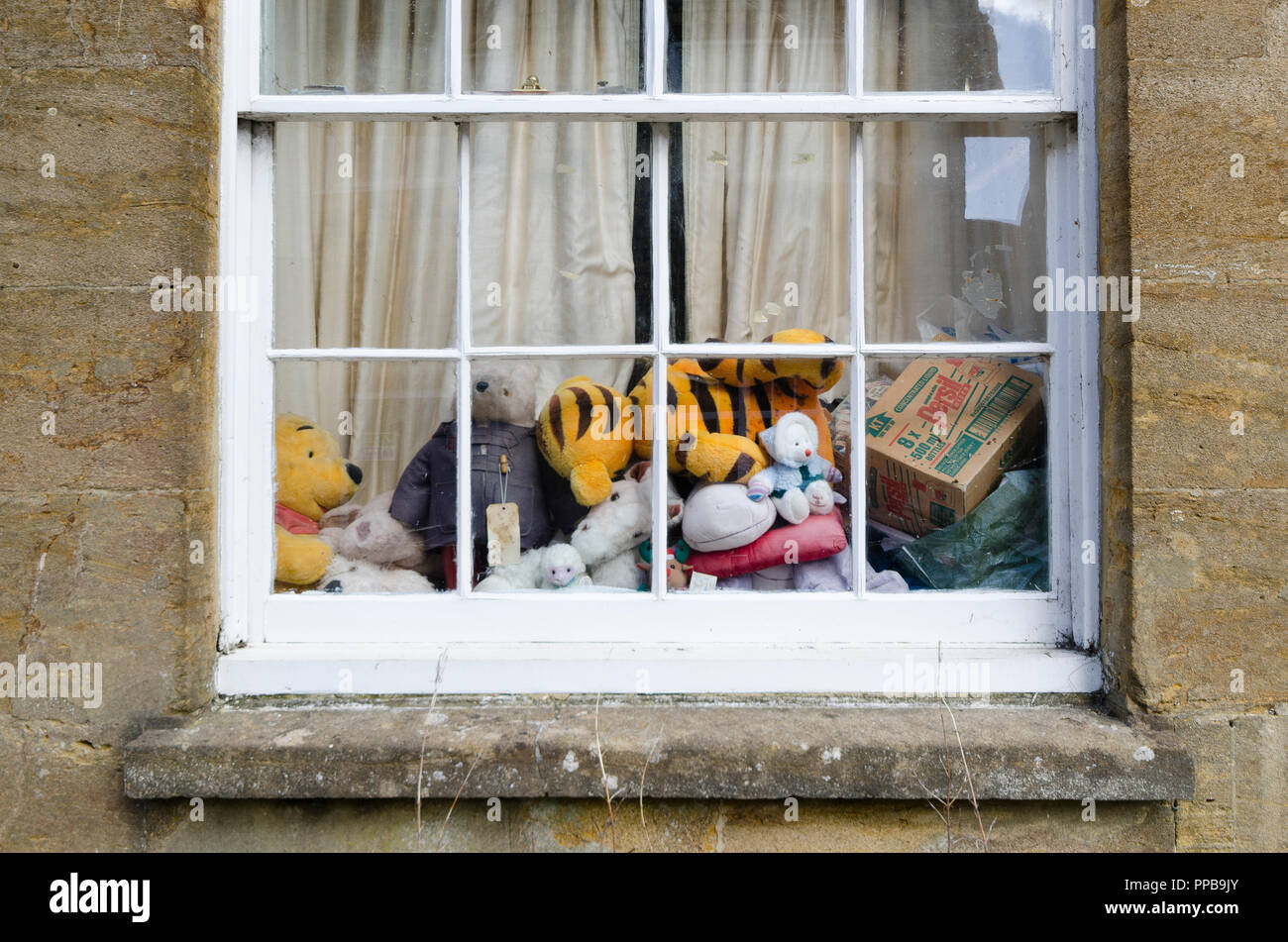 Classic childrens character cuddly toys in a window Stock Photo - Alamy