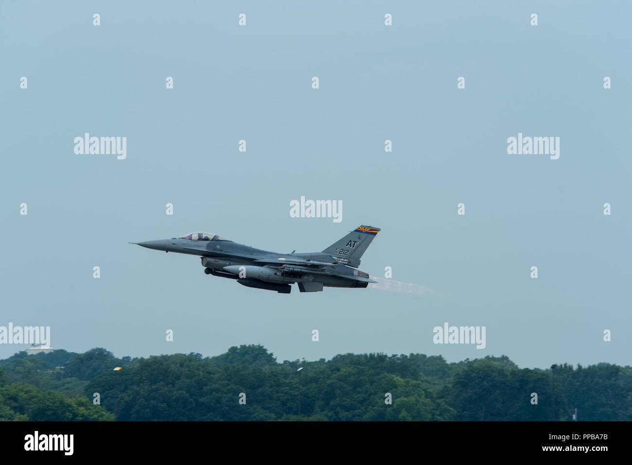 An F-16 Fighting Falcon with the Arizona Air National Guard takes off ...