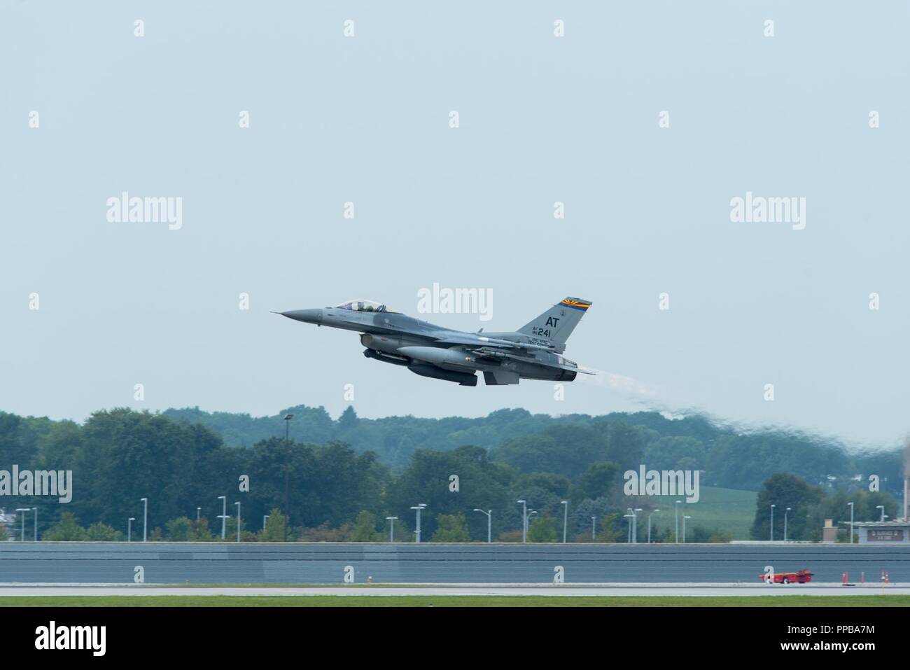 An F-16 Fighting Falcon with the Arizona Air National Guard takes off ...