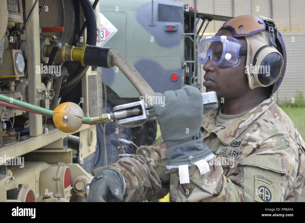 Hemtt m978 hi-res stock photography and images - Alamy