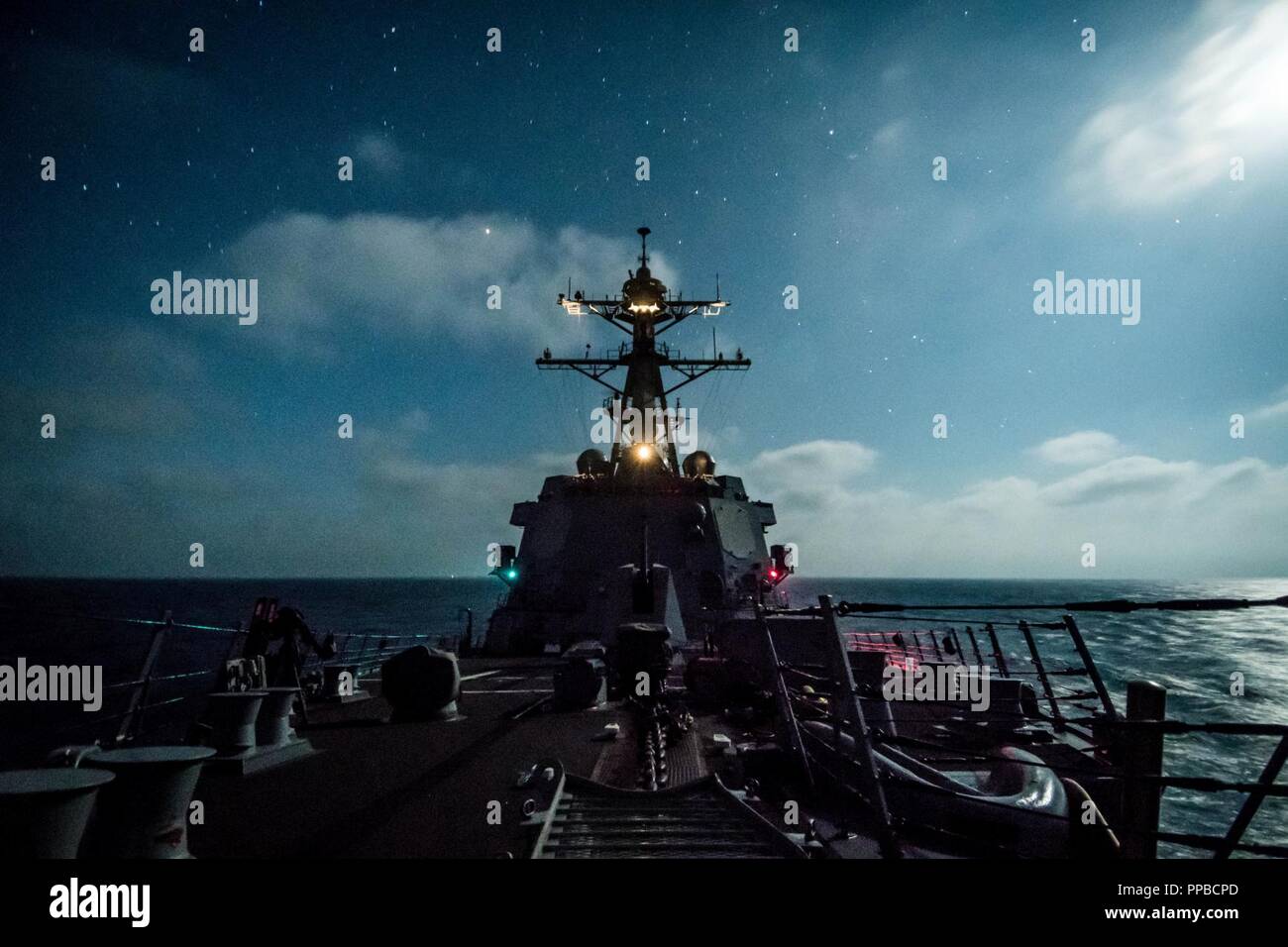 OCEAN (Aug. 18, 2018) - The guided-missile destroyer USS Dewey (DDG 105 ...