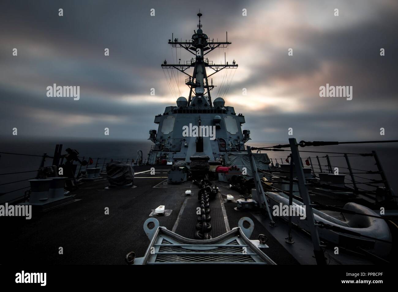 OCEAN (Aug. 20, 2018) - The guided-missile destroyer USS Dewey (DDG 105 ...