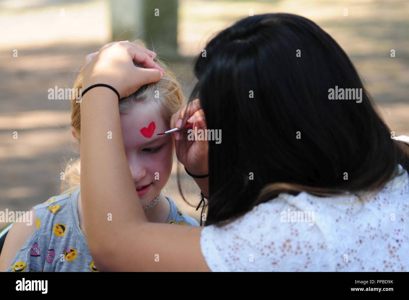 Janie Burrage face paints a 21st Special Troops Battalion family member ...
