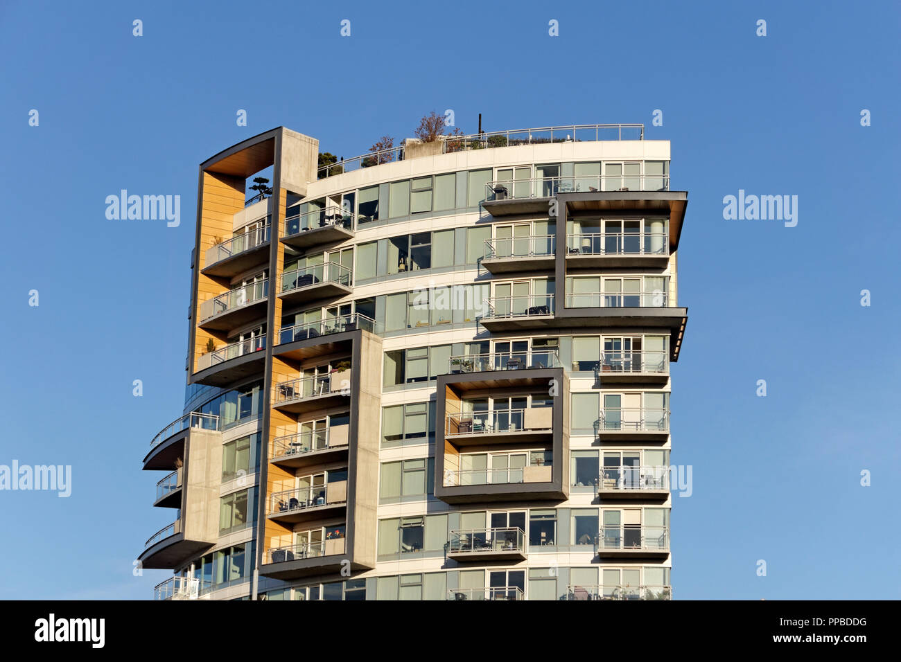 New high rise residential buildings hi-res stock photography and images ...