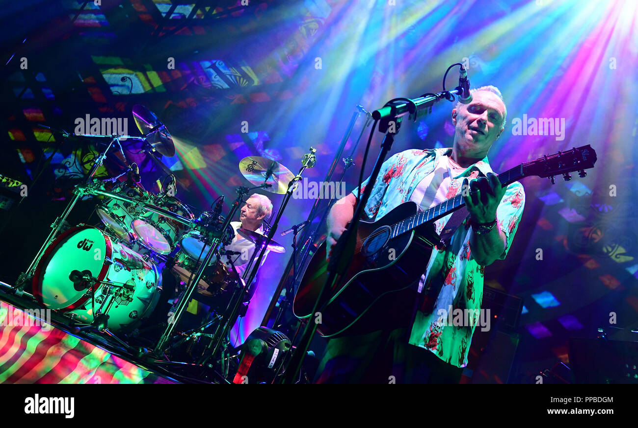 Play pink floyd roundhouse hi-res stock photography and images - Alamy