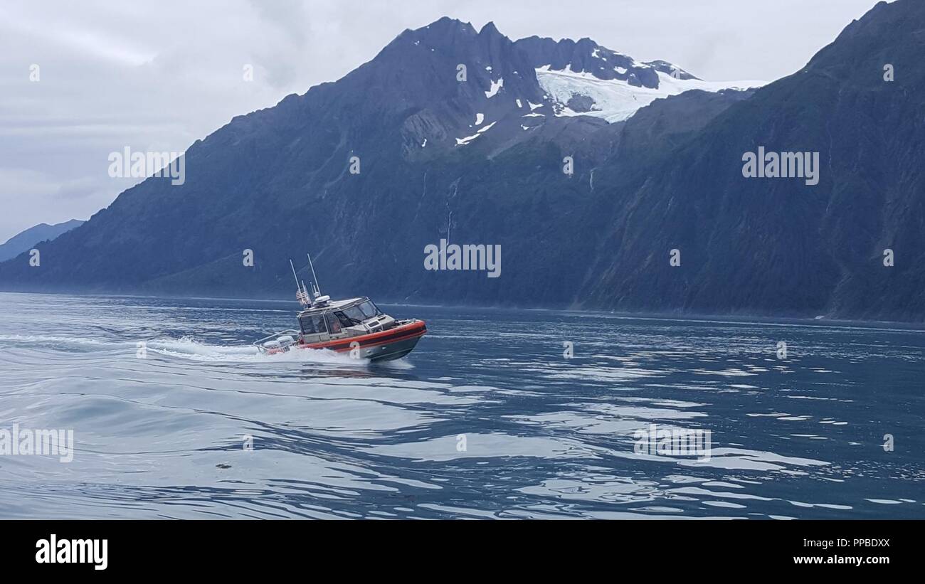 A Coast Guard 29-foot Response Boat-Small crew from Station Valdez ...