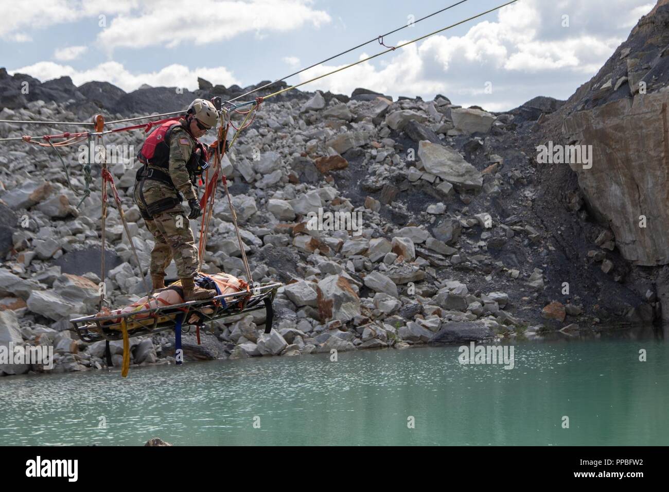 Rope rescue litter hi-res stock photography and images - Alamy
