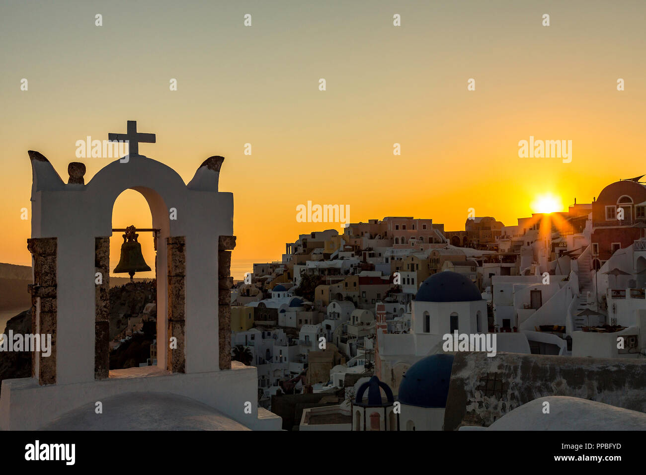 Santorini sunset greece hi-res stock photography and images - Alamy