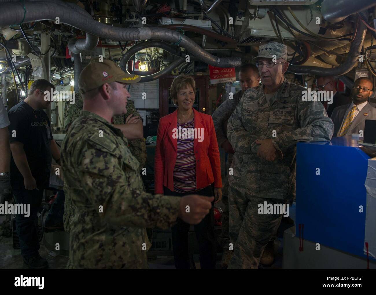 BANGOR, Wash. (Aug. 28, 2018) Cmdr. William Filip, left, Gold crew ...