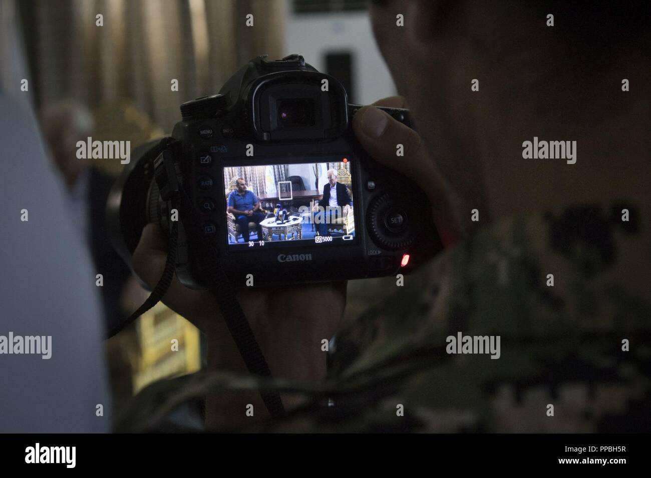 Syrian surgeon hi-res stock photography and images - Alamy