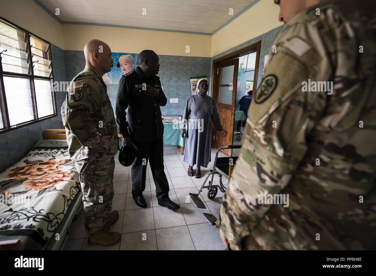 Soldiers from the U.S. Army's 28th Combat Support Hospital and the ...
