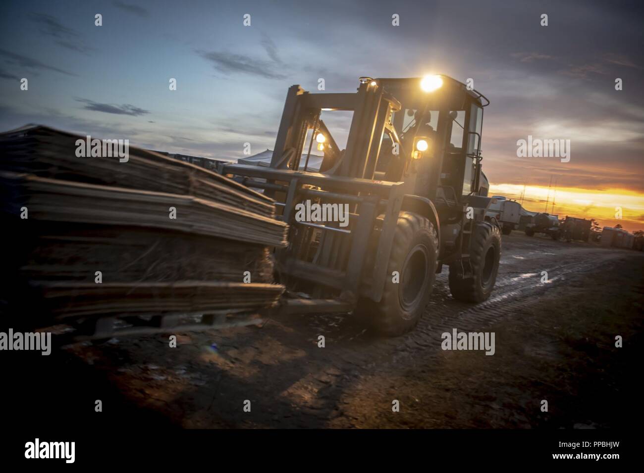 CAMP SHELBY, Miss. (Aug. 20, 2018) Seabees assigned to Naval Mobile ...