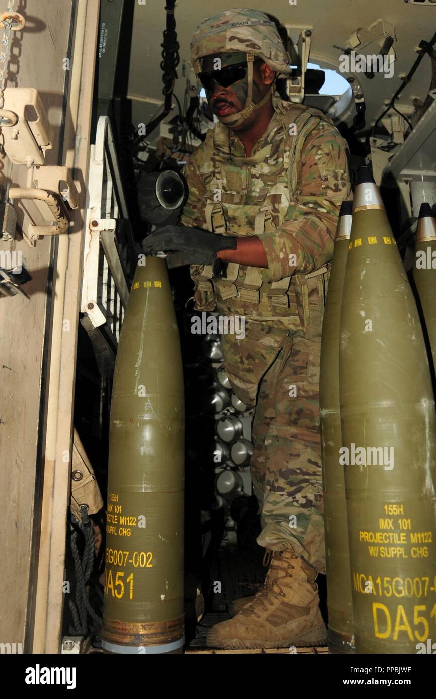 155mm artillery shells hi-res stock photography and images - Alamy
