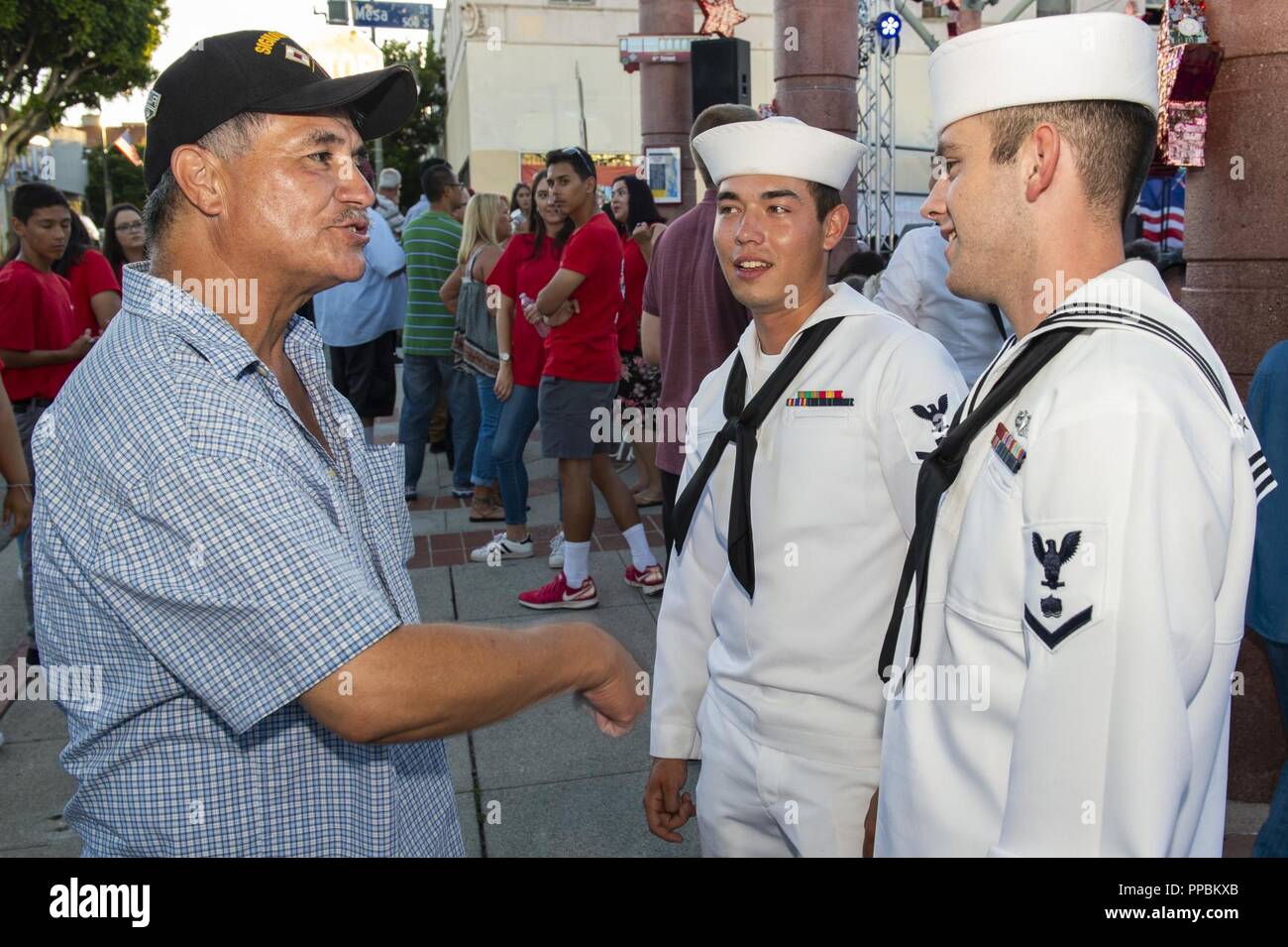 3rd Class James Streifel and Mineman 3rd Class Auistin Hering, both ...