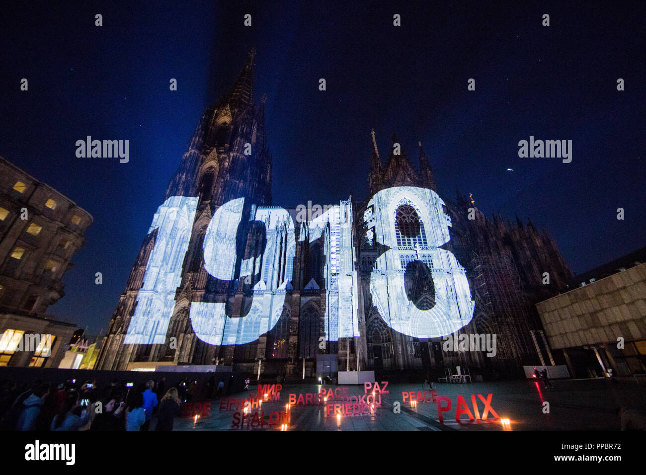 24 September 2018, North Rhine-Westphalia, Cologne: A projection can be ...