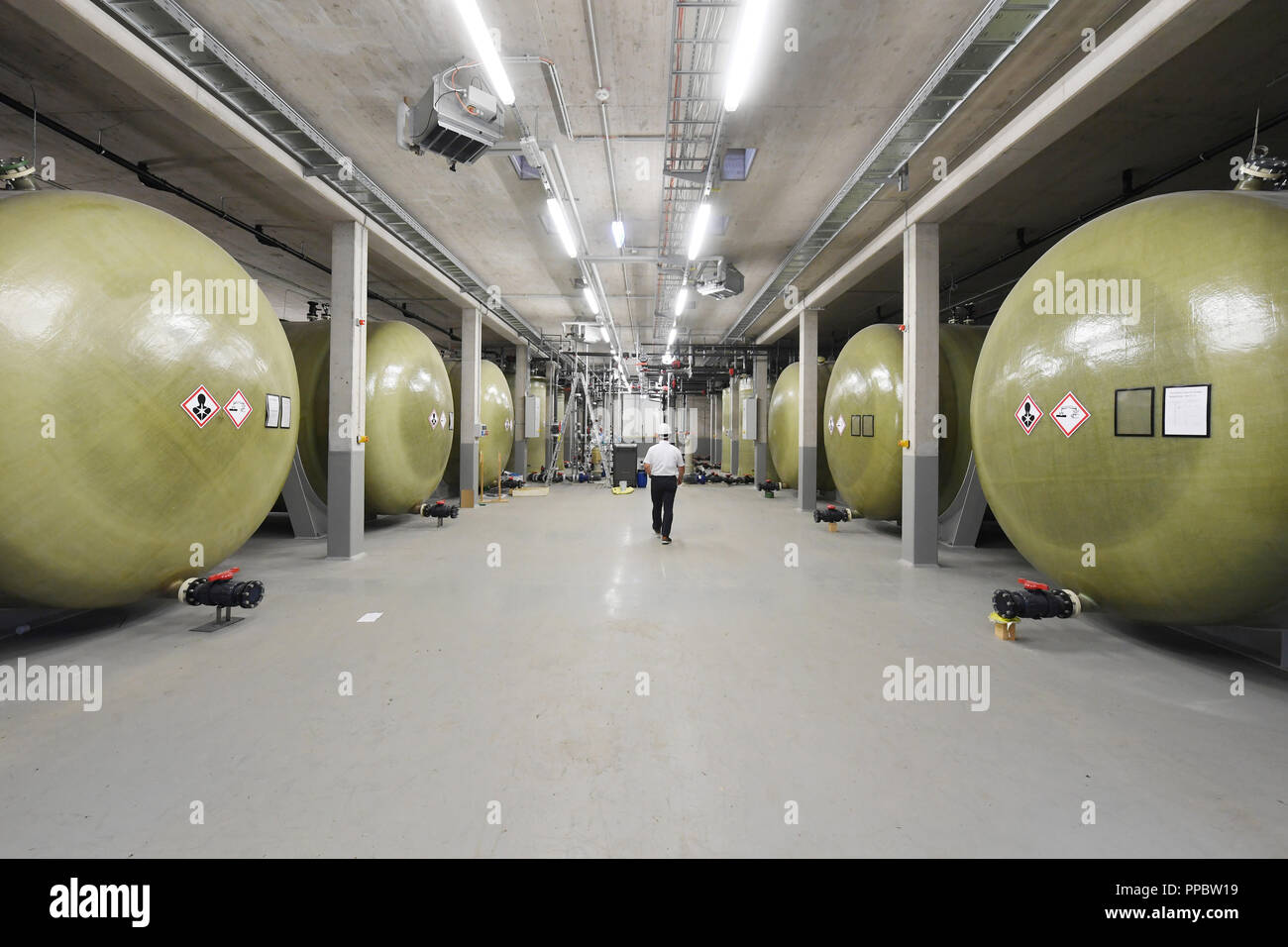 17 September 2018, Baden-Wuerttemberg, Pfinztal: The energy storage ...