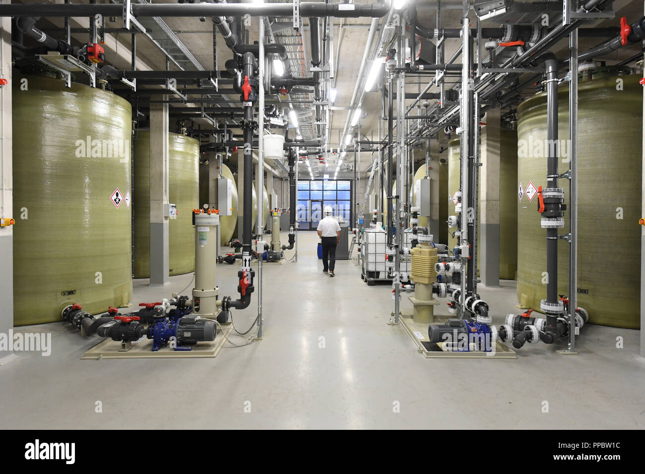 17 September 2018, Baden-Wuerttemberg, Pfinztal: The energy storage ...