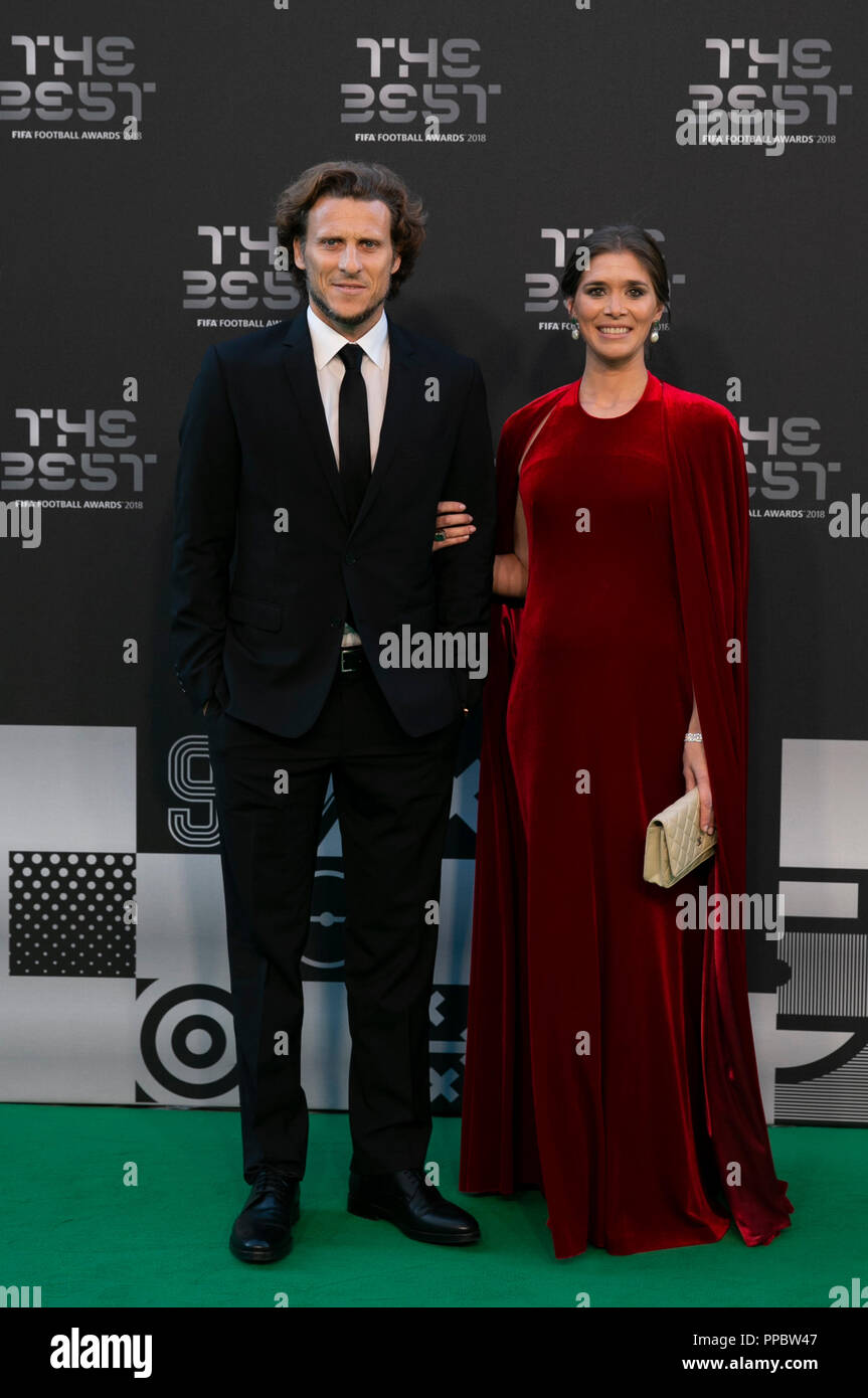 London, UK. 24th Sep, 2018. Former Uruguayan player Diego Forlan (L ...