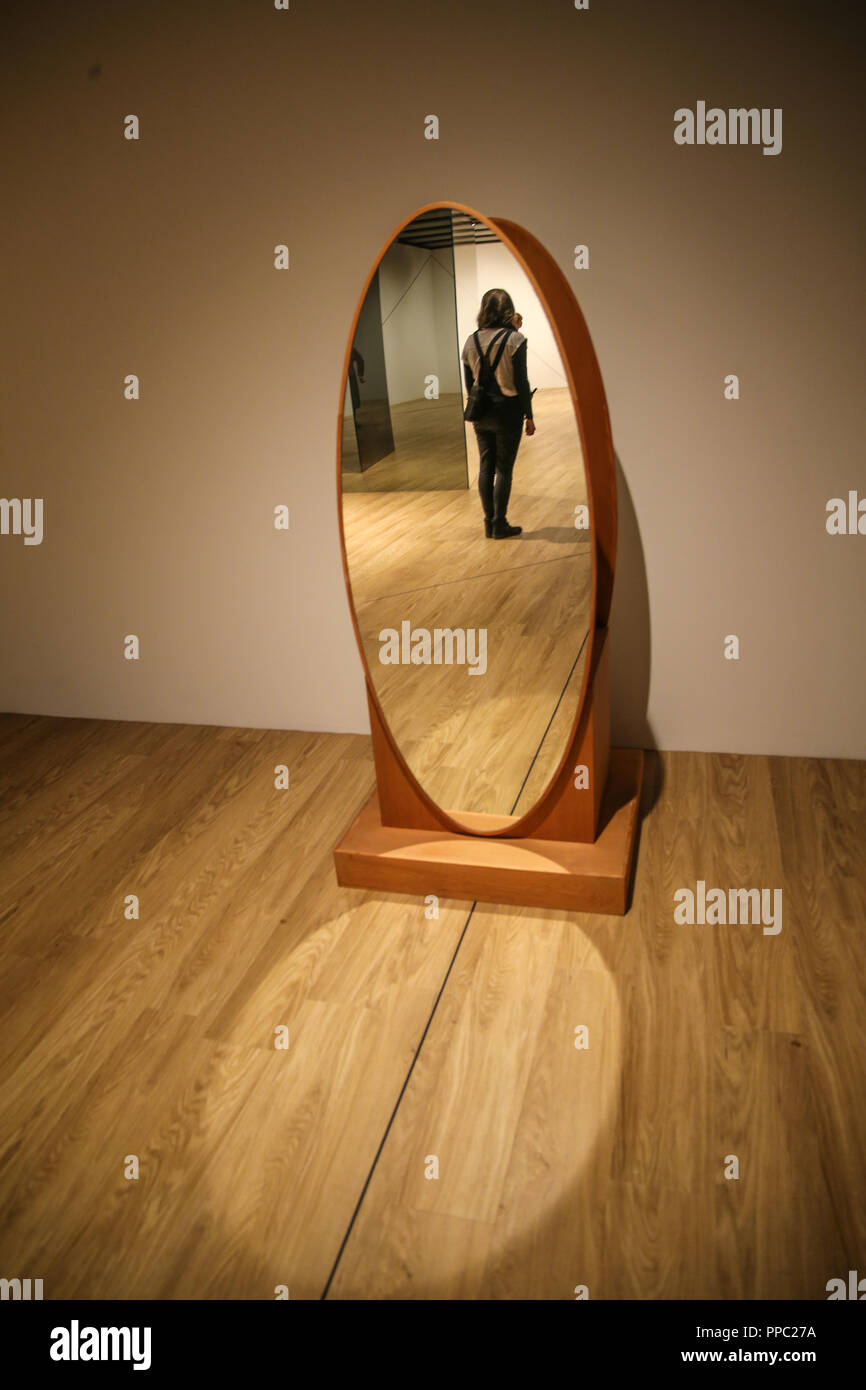 Interactive abstract bodies hi-res stock photography and images - Alamy