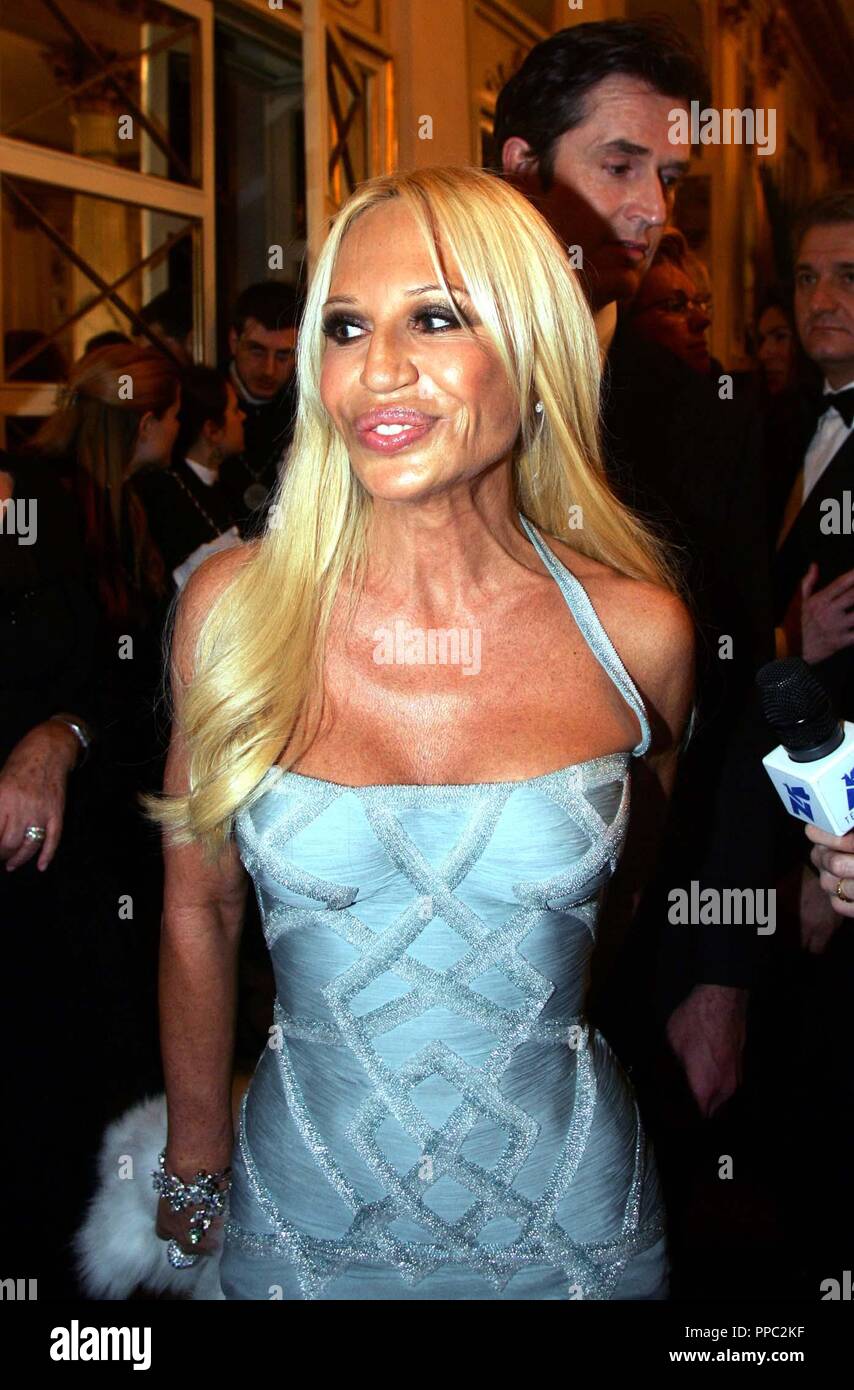 Prima della scala hi-res stock photography and images - Alamy