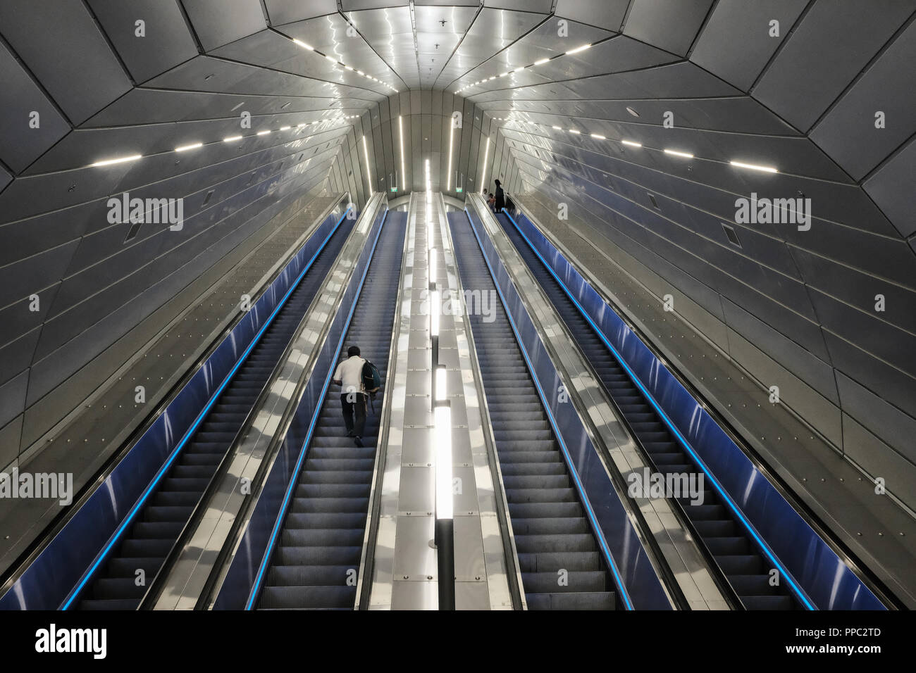 Jerusalem, Israel. 25th September, 2018. Commuters navigate Jerusalem's ...