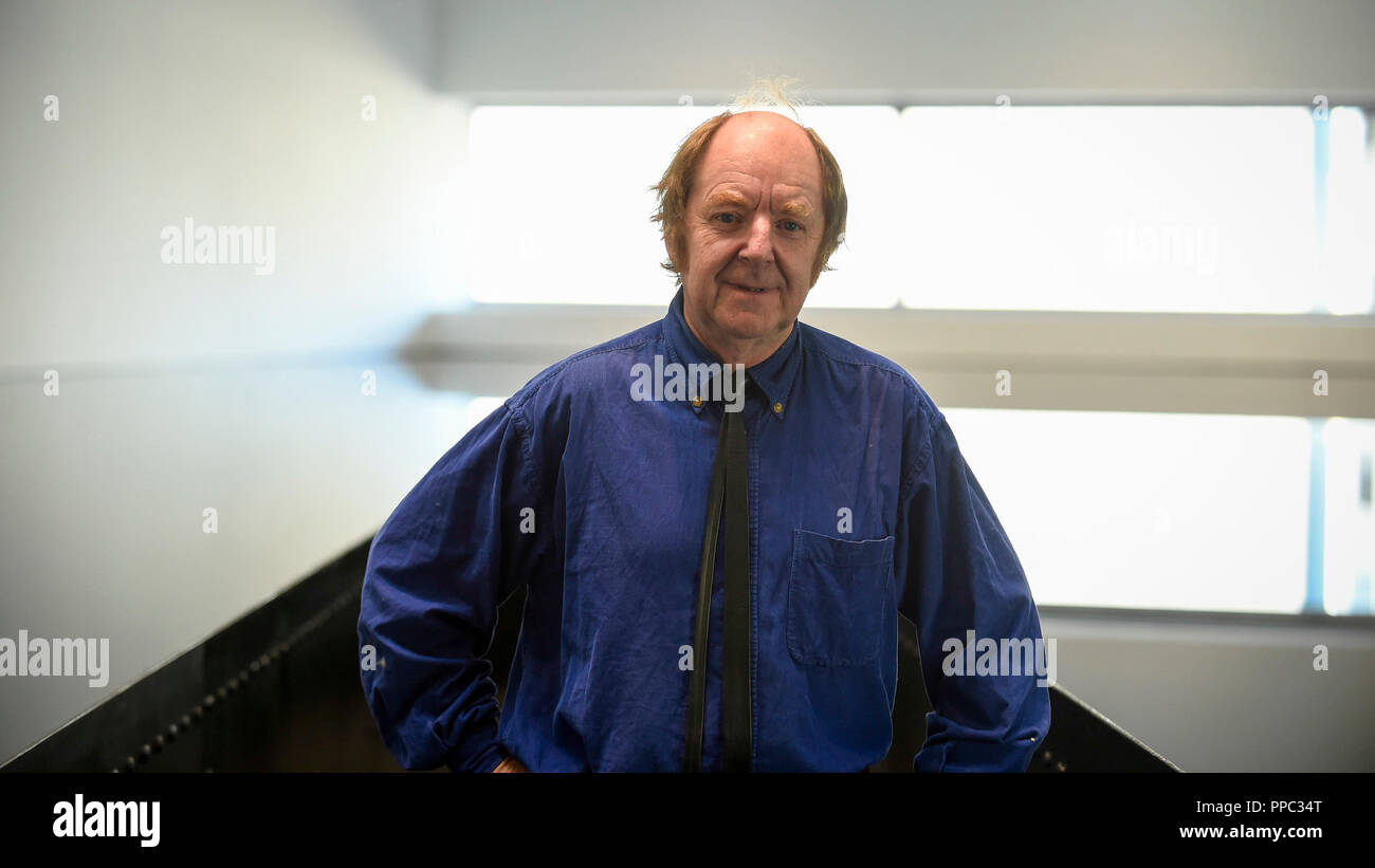 Richard wilson oil installation hi-res stock photography and images - Alamy