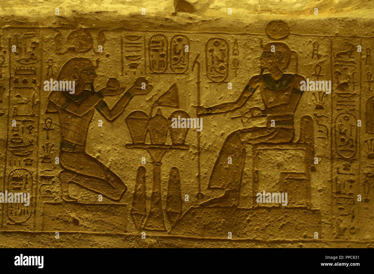 Egyptian relief kneeling hi-res stock photography and images - Alamy