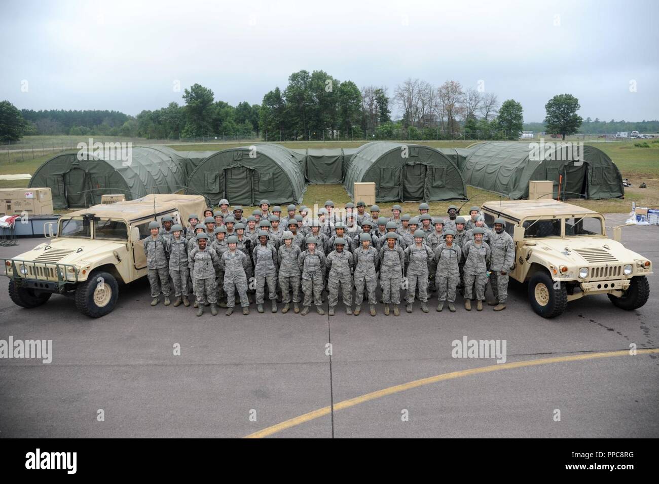 Members of the 927th Aeromedical Staging Squadron pose for a group ...