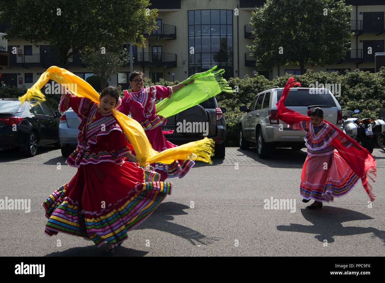 Hispanic airmen hi-res stock photography and images - Alamy