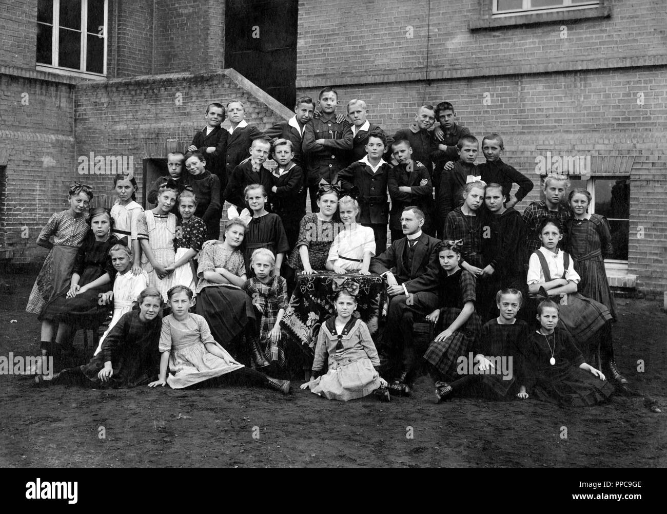 Mixed school class with teacher, ca. 1930, Germany Stock Photo - Alamy