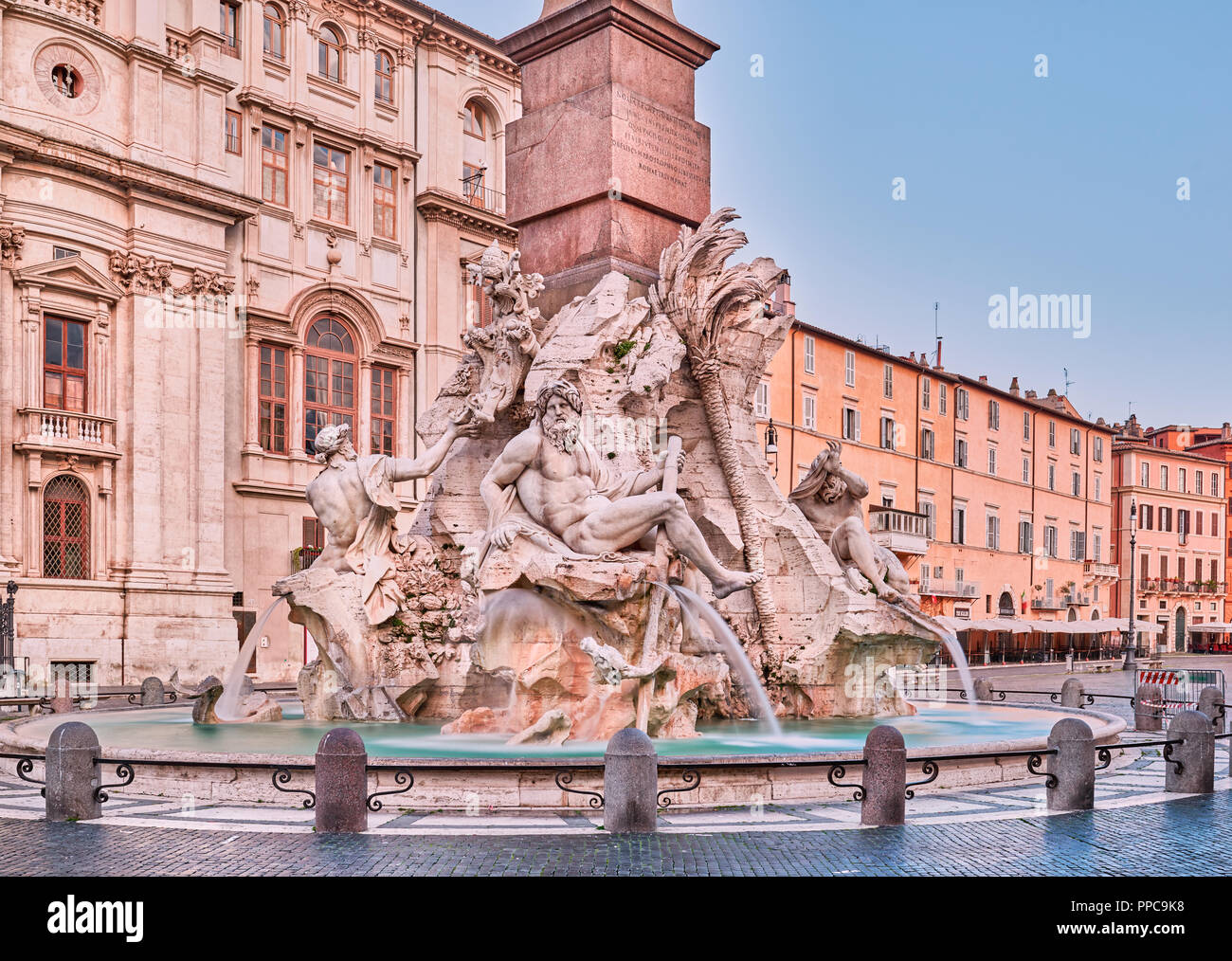 Rome fountain of the four rivers hi-res stock photography and images ...