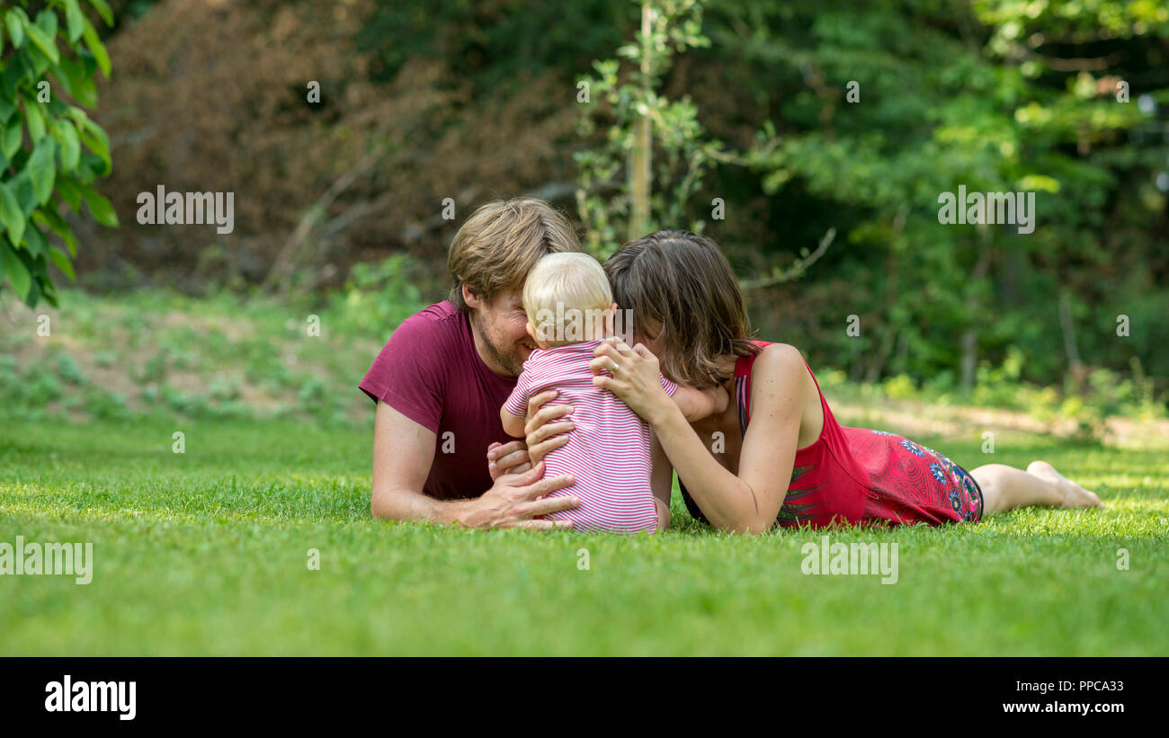 Boy sitting between parents hi-res stock photography and images - Alamy