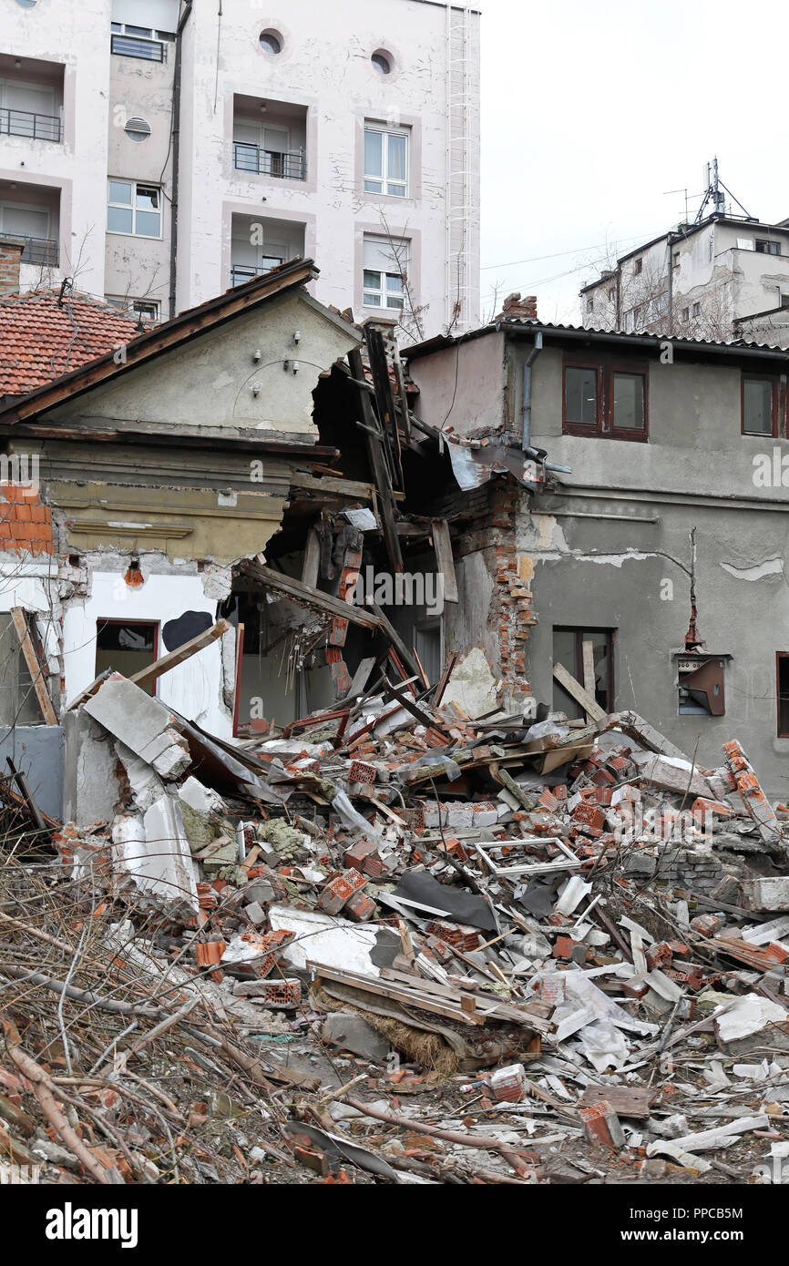 Ruined house after powerful earthquake disaster Stock Photo - Alamy