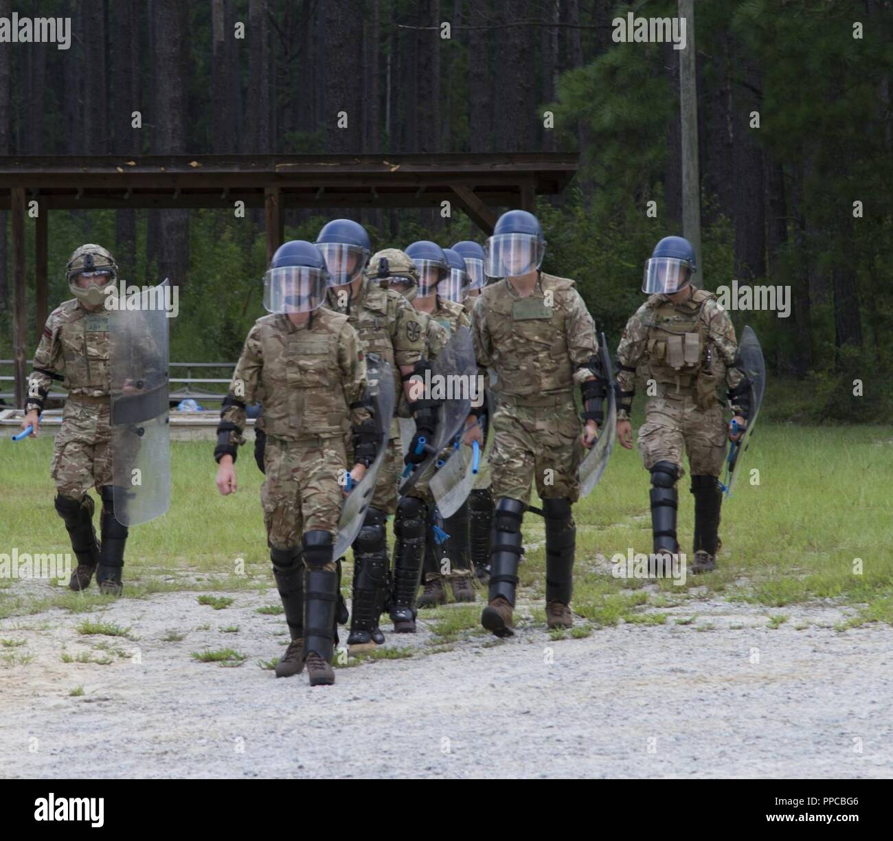 856th military police company hi-res stock photography and images - Alamy
