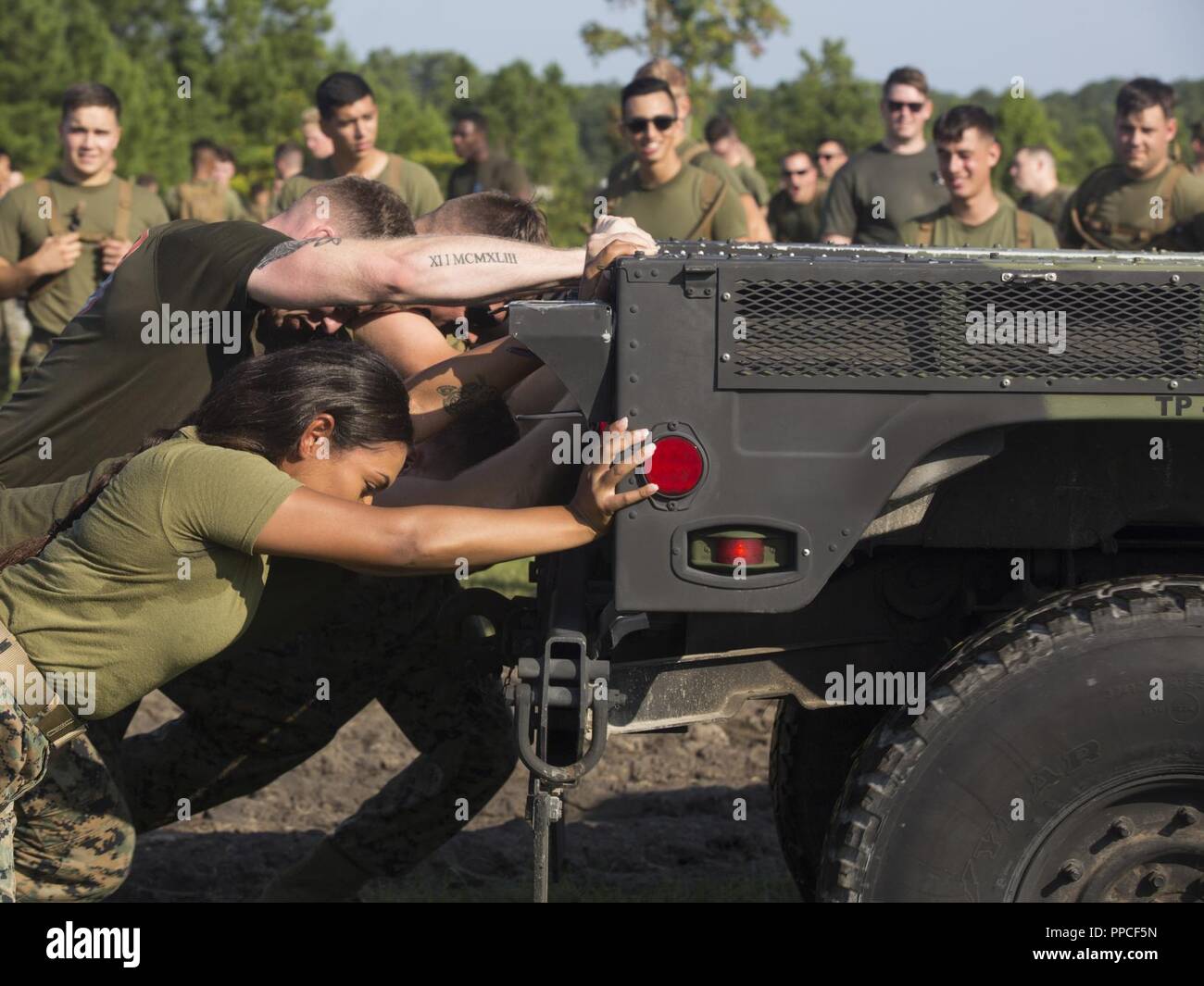 Marine corps communications squadron 28 hi-res stock photography and ...