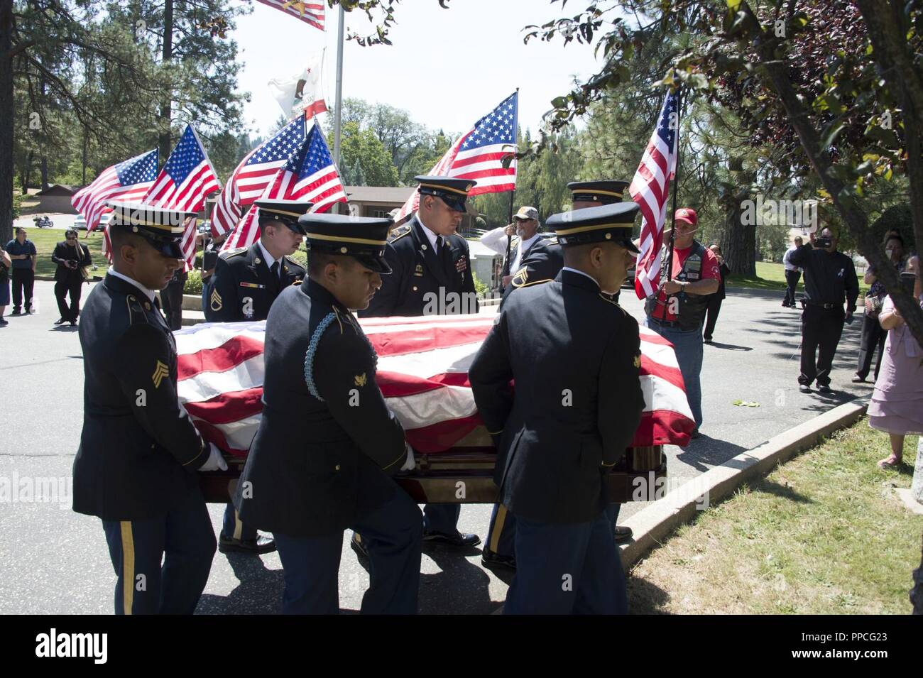 California Army National Guard Funeral honors team Carries the casket ...