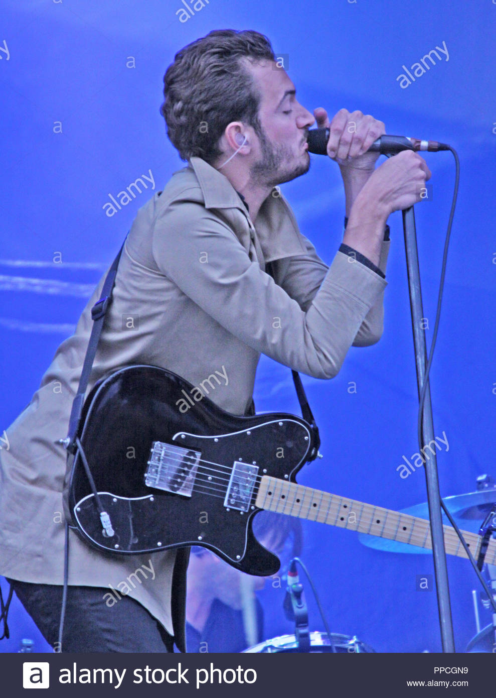 Old Trafford Crowd Stock Photos & Old Trafford Crowd Stock Images - Alamy