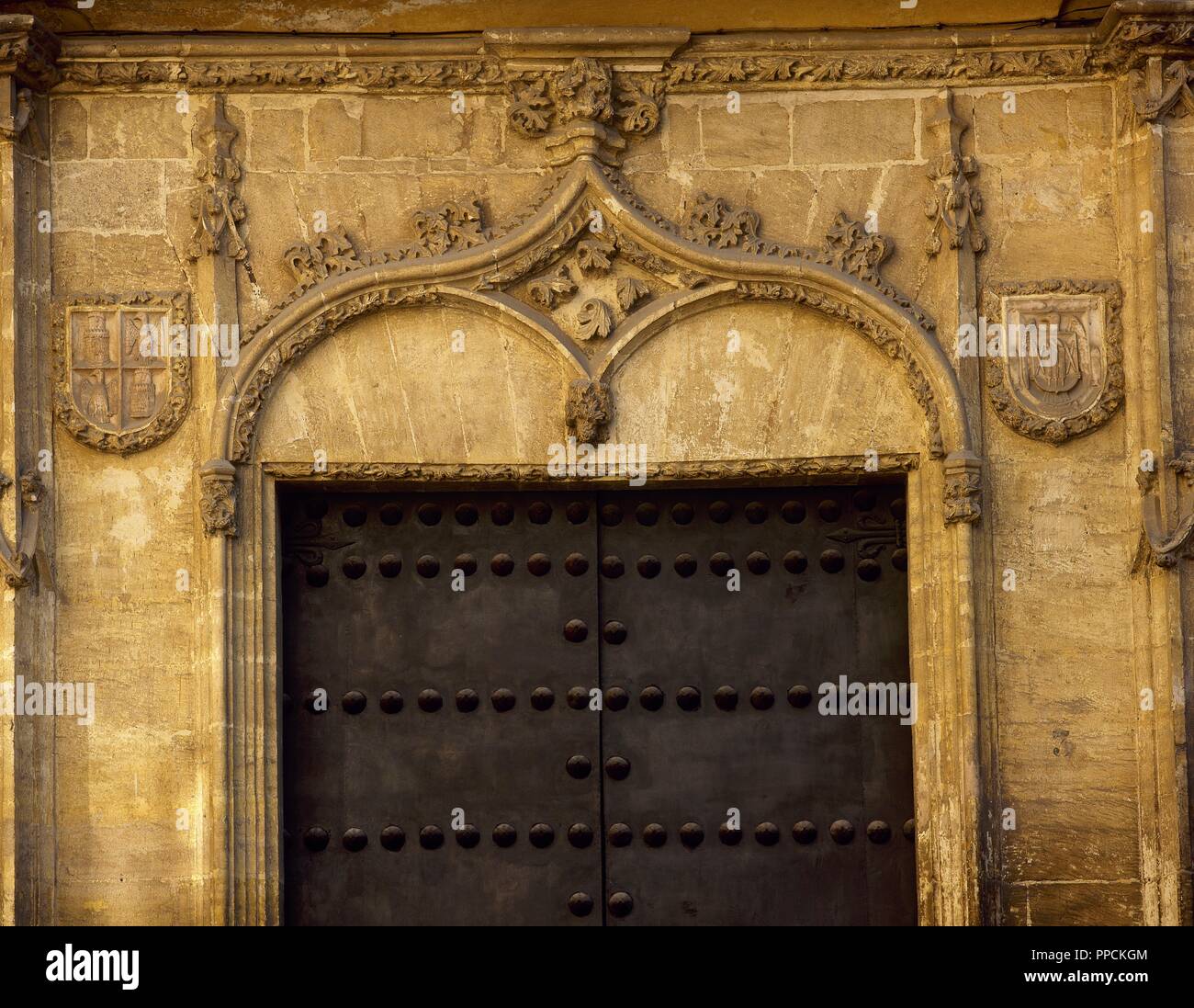 Ogee arch hi-res stock photography and images - Alamy