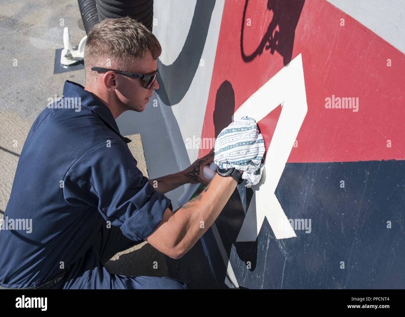 ATLANTIC OCEAN (Sept. 4, 2018) Boatswain's Mate Seaman Recruit Michael ...