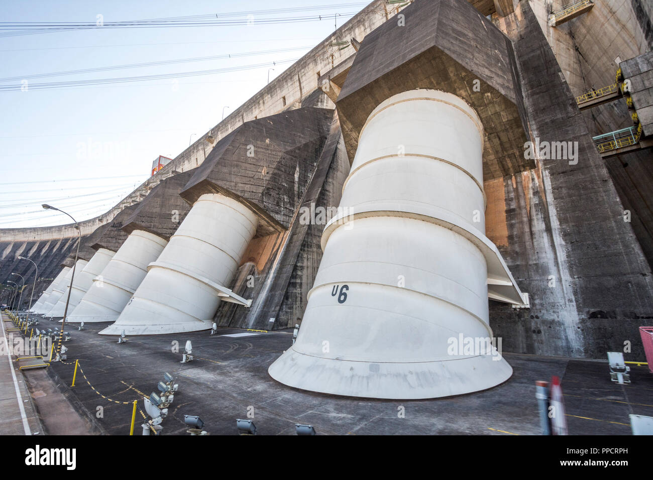 Massive dam hi-res stock photography and images - Alamy