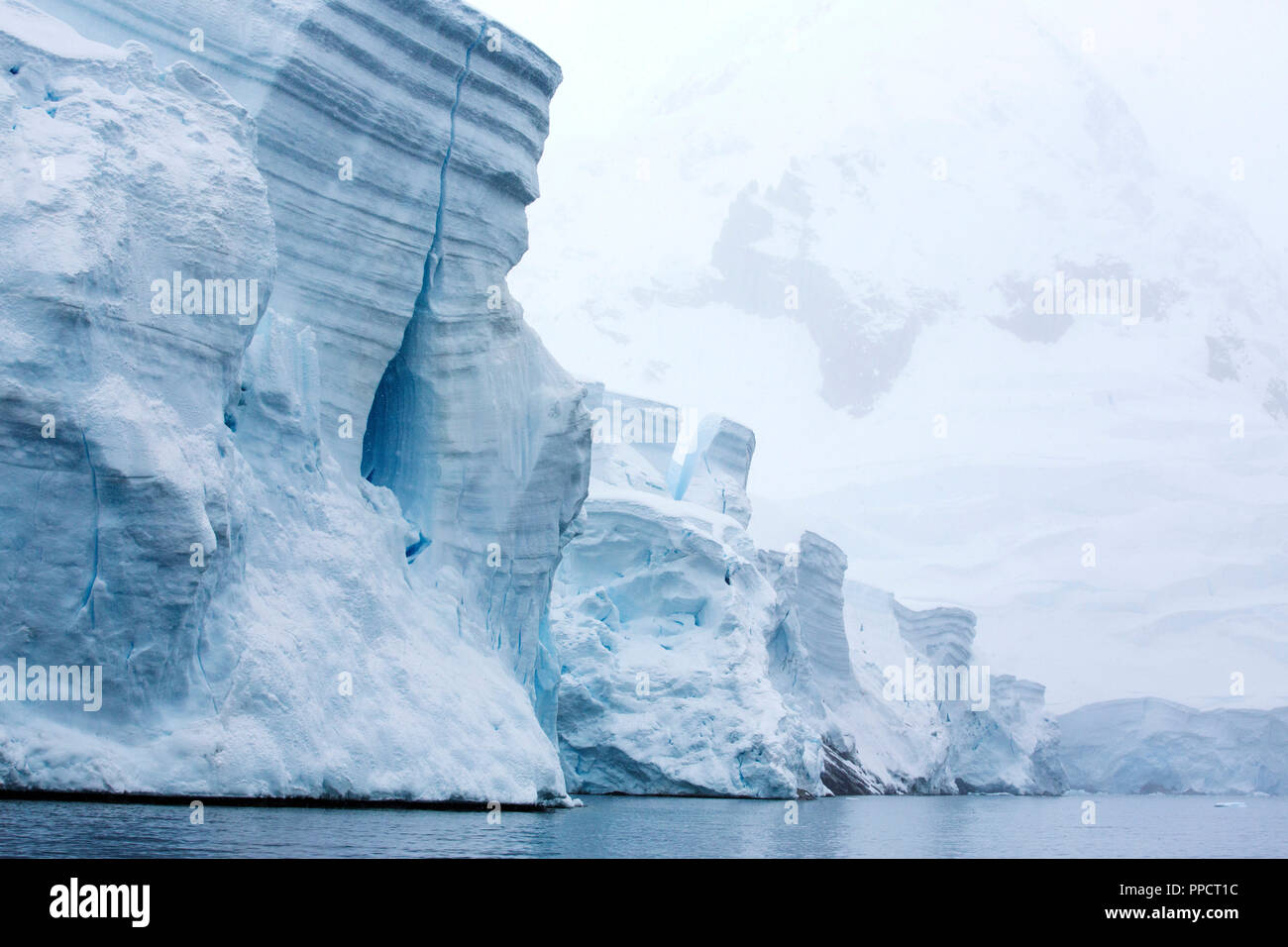 Antarctic wilhelmina bay hi-res stock photography and images - Alamy
