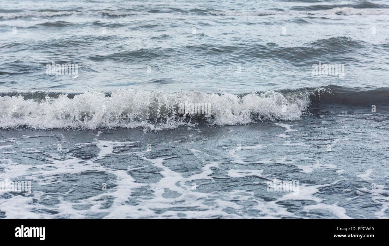Ocean wave splash hi-res stock photography and images - Alamy