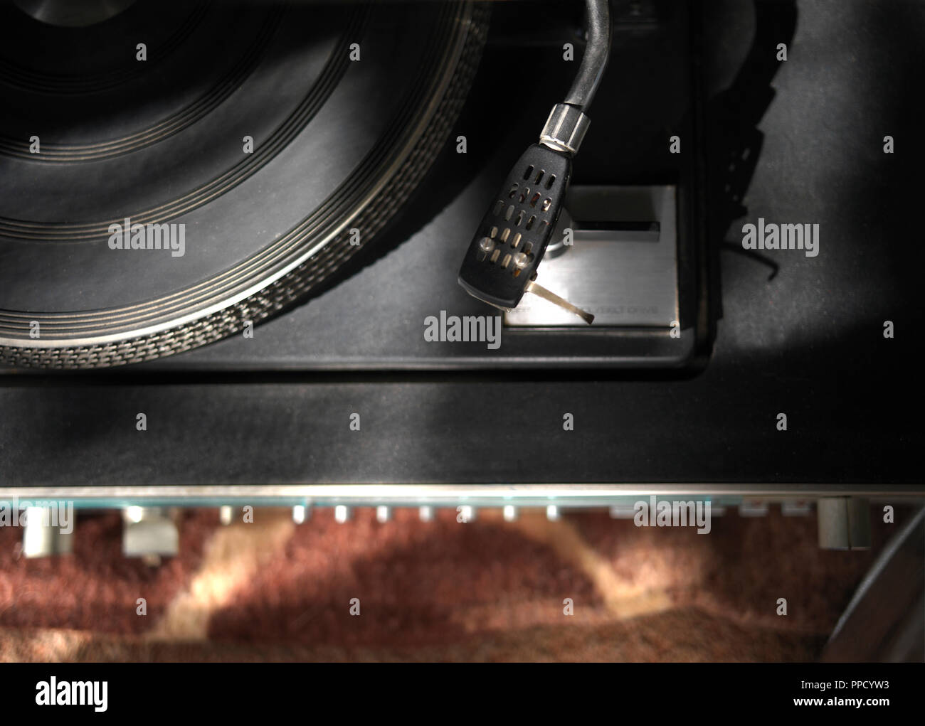 Turntable overhead hi-res stock photography and images - Alamy